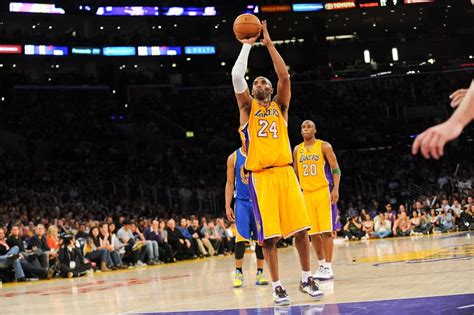 This Day In Lakers History 4 12 13 Kobe Bryant Makes Two Clutch Free