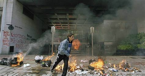 Jóvenes Politizados Entre La Urgencia Militante Y La Ambición De Poder