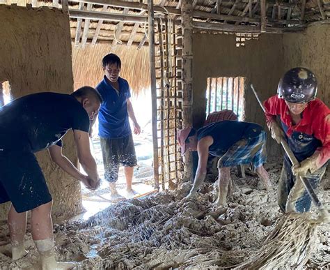 The Thatched Roof Mud Walled Houses In Go Co Village Evoke A Flood Of