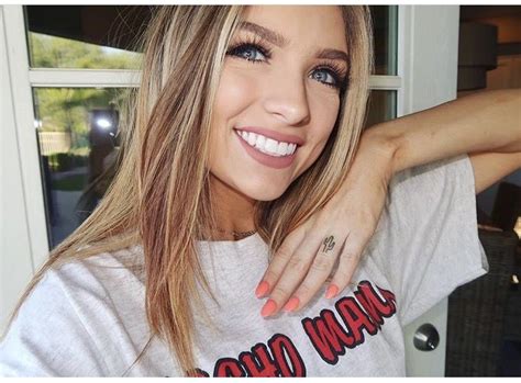 5 Hot Sexy Courtney Semple Bikini Pics