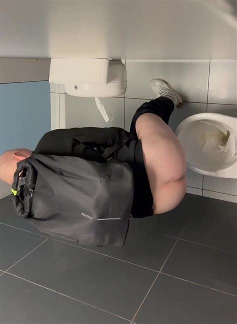 Hover Pooping Daddy And Peeing