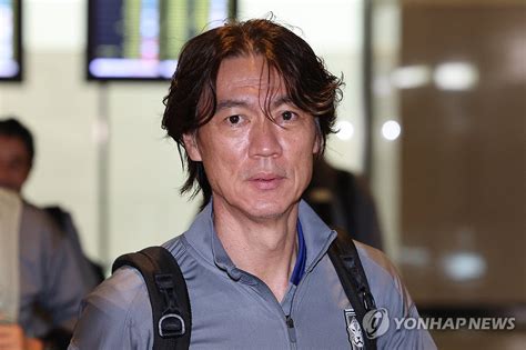 오만 도착한 홍명보 감독 연합뉴스