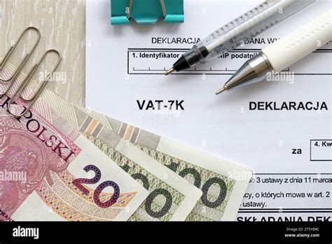 Déclaration Pour La Taxe Sur Les Biens Et Services Tva 7k Formulaire Sur La Table Comptable Avec