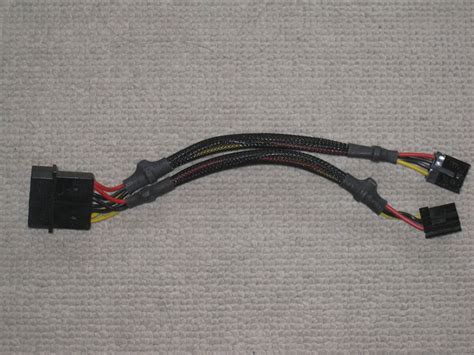 電源ユニットのペリフェラル電源コネクタ 大4ピン をfdd電源コネクタ 小4ピン に変換します(2分岐) 3699120407 電源ユニットのペリフェラル電源コネクタ 大4ピン をfdd電源コネクタ 小4ピン に変換します(2分岐) 3699120407