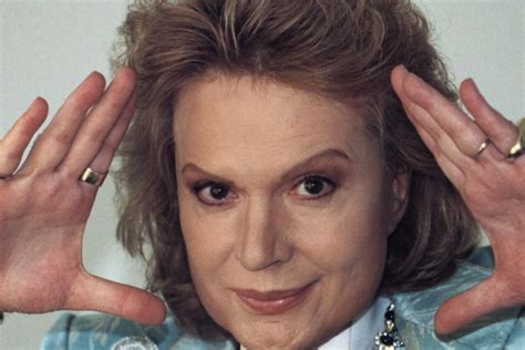 Was Walter Mercado Gay The Tv Astrologer Was An Lgbtq Icon