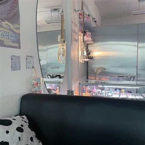 Ling Ling Futuristic Cafe With Retro Cakes And Ice Cream Floats