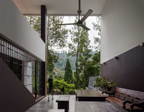 Dago T House Humble Design Creates An Illusion Of One Storey House