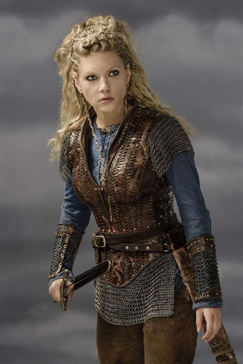 Viking Shieldmaiden With Swords Katheryn Winnick Vikings Outfits