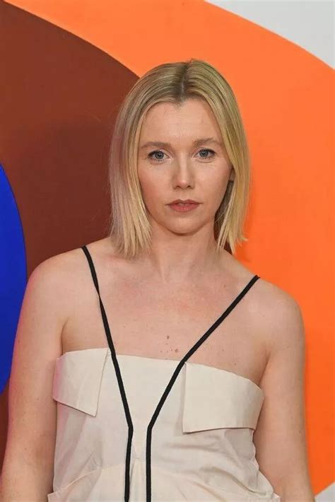 Inside Outlander Star Lauren Lyles Life Off Screen As She Returns As