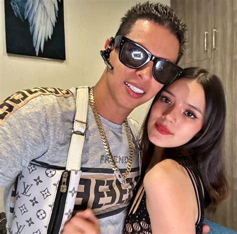 Alex Marín Presenta A Su Cuarta Novia 18 Años Menor Que él Listos Para La Acción Quinto Poder