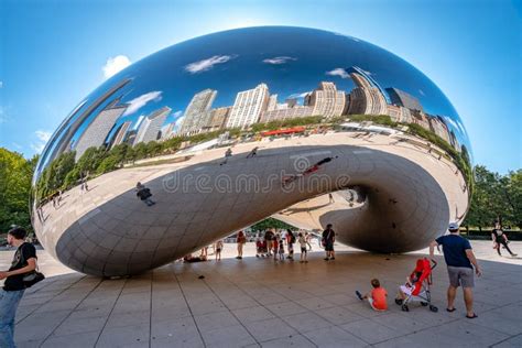 Chicago Illinois Usa Cloud Gate Sculpture In Millennium Park