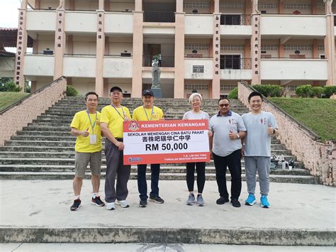 峇株吧辖华仁中学资讯站 峇株吧辖华仁中学资讯站 Added A New Photo