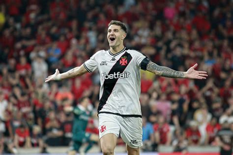 Vegetti Brilha E Melhora Os Números Dos Artilheiros Da Dinastia