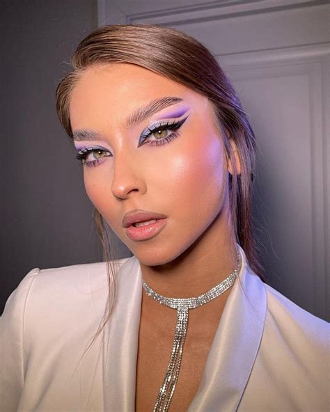Pin By 𝑴𝑰 𝑹𝑰𝑵𝑪𝑶𝑵𝑪𝑰𝑻𝑶 On 𝑴𝑨𝑲𝑬𝑼𝑷 𝑺𝑯𝑨𝑫𝑬 𝑷𝑼𝑹𝑷𝑳𝑬 Glamorous Makeup