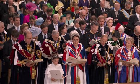 تصاویر برطانیہ کے بادشاہ چارلس سوم کو تاریخی کنگ ایڈورڈ تاج پہنا دیا گیا World Dawn News Urdu