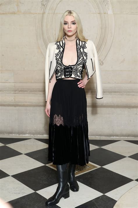 Anya Taylor Joys Dior Corset At Paris Fashion Week Ps Fashion
