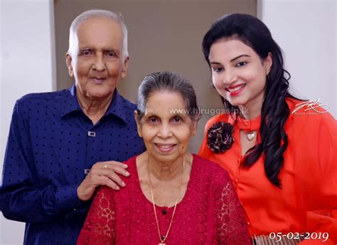 දැක්කම කියන්නෙම අයියා තවත් සුදු වෙලා ලස්සන වෙලා කියලා සිනමාවේ