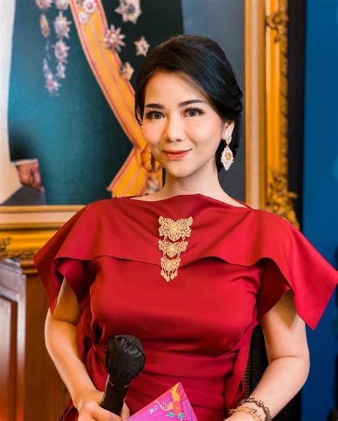 Ratu Clara Ratnasari On Instagram Menjadi Mc Dan Moderator Dalam Pre
