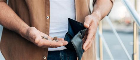 ¿qué Hacer Con Un Vecino Moroso Administraciones Hernández