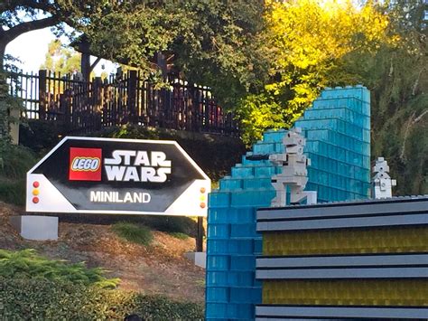 Disney Sisters Lego Star Wars Miniland The Force Is Strong At