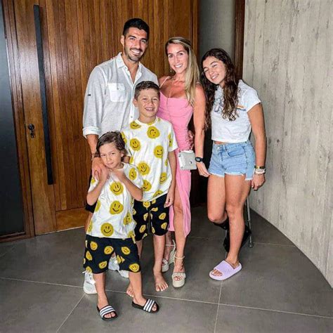 Delfina Suárez La Vida Y Carrera De La Hija Mayor De Luis Suárez