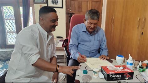 Almora News पूर्व दर्जा मंत्री कर्नाटक ने देहरादून में पूर्व मुख्यमंत्री हरीश रावत जी के साथ