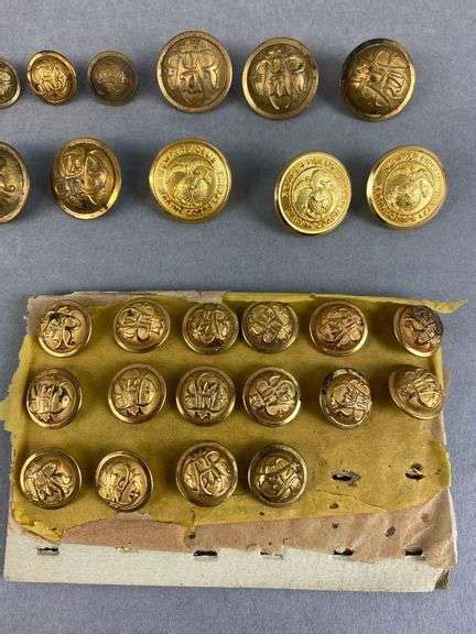 Group Of 30 Gar And Usmc Buttons And Medal Matthew Bullock Auctioneers
