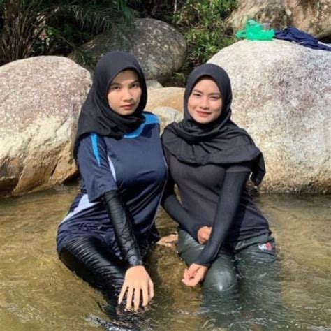 Awek Melayu Mandi Pakai Baju Ketat Lillian Knox