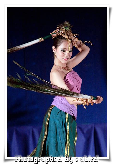 ถปรร ศิลปะ การแสดง ล้านนา 2553 ชุด นกยูงเริงระบำ