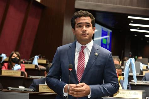 Omar Fernández Se Convierte En La Persona Más Joven En Ocupar La