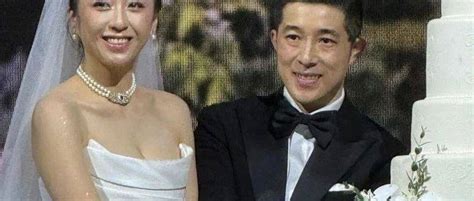 恭喜！tvb前男星汤镇业女儿出嫁！前妻穿红裙全场最亮眼！新郎帅气像明星！姜坤汤爱嘉女人