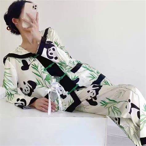 大熊猫北辰 大熊猫徵羽 在小树rua架。。🤣🤣小树窝容易吗？😂🤣🤣 Jc Jc