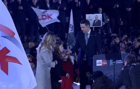 Përmbyllje Mbresëlënëse Vajzat E Abdixhikut Ia Thirrin Numrin Babait Si Të Parin Në Listë Të