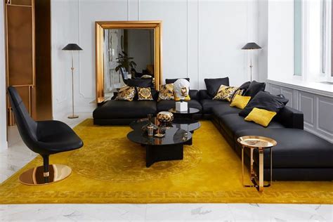 Versace Home Estrenó Muebles Y Objetos De Decoración En Un Nuevo Local