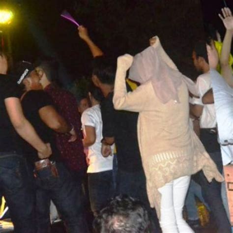 Demi Buat ‘ajeb Ajeb Cewek Di Tasikmalaya Ini Rela Buka Hijab