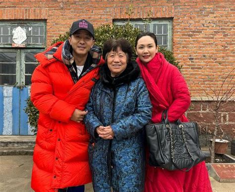 演员郭晓冬回山东老家陪母亲过年，破房子翻新，哥俩建桥修路尽孝