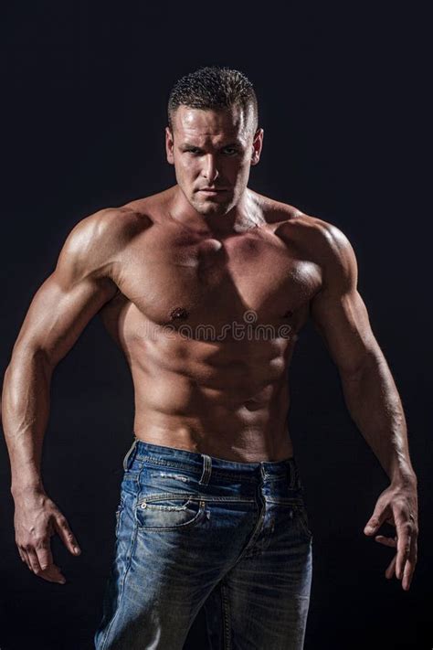 Sexy Gutaussehender Mann Den Jeans Mit Dem Nackten Torso Stock Fotos Freie Royalty Free