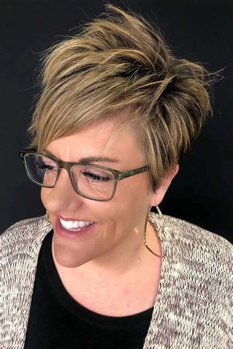 50 Best Pixie Cuts For Older Ladies With Glasses