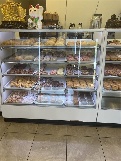 Crispy Glaze Donuts Updated July 2025 69 Photos And 75 Reviews
