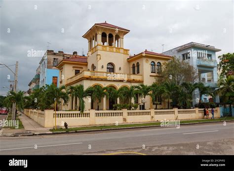 A Typical Historical Building At Avenida De Los Presidentes La Habana