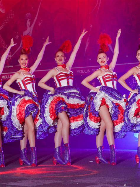 Bailarines De Can Can En París