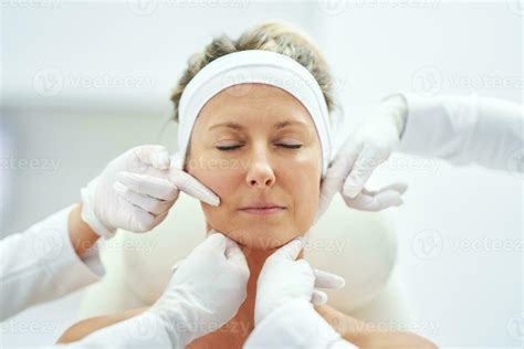 A Scene Of Medical Cosmetology Treatments Botulinum Injection 23413415