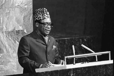 Maršalas Mobutu Su Leopardo Kailio Kepure Pavogęs Visą Savo šalį