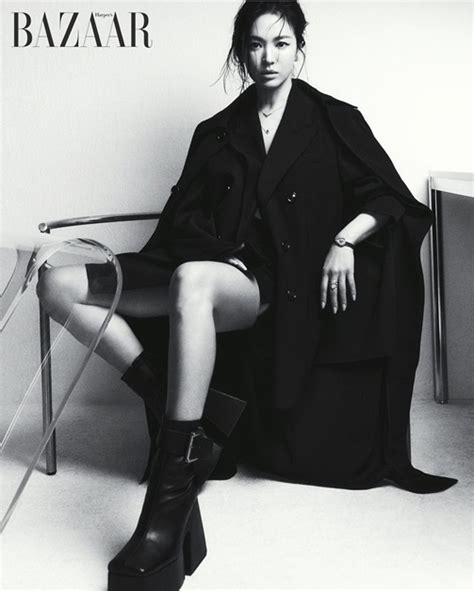 송혜교 가슴 드러낸 매력이 넘치는 화보 공개 남심 맹폭 일간경인 Kr