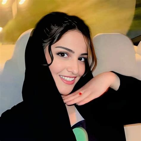 ‏انا معجبة بشخص من متابعيني كيف افاتحة في الموضوع الاميره ريم بنت