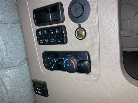 2017 Freightliner Cascadia Sleeper Controls For Sale Winimac In