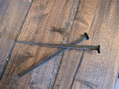 Se Produkter Som Liknar Antika Smidda Spikar Swastika På Tradera