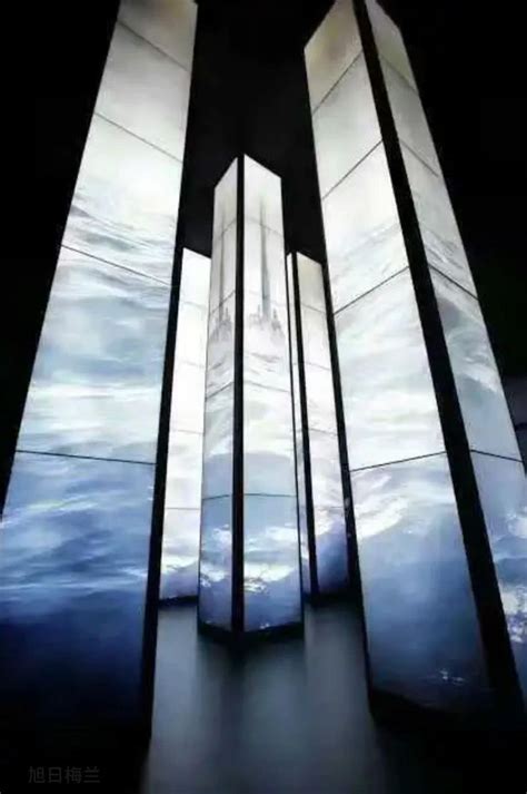 Moderne Glasvitrine Für Eine Stilvolle Präsentation