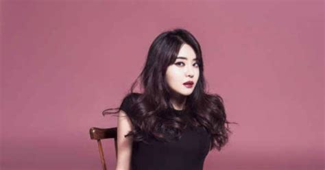 서유리 탄탄한 허벅지 드러내고 파격 화보육감적 몸매 놀라워