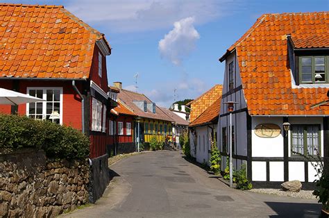 Besøg Allinge Sandvig Dobbeltbyen På Nordbornholm Book Bornholm